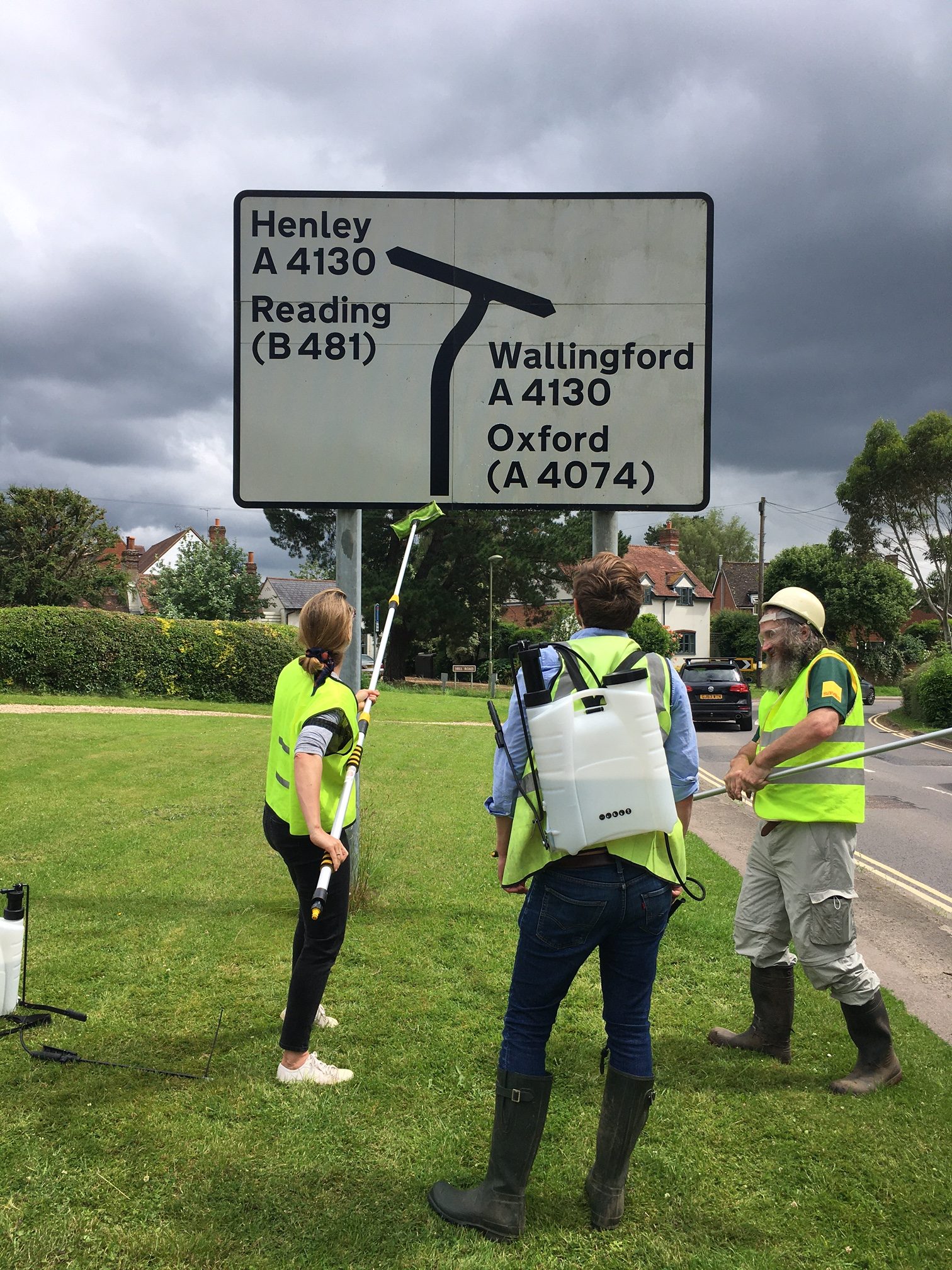 Clean and shiny street signs – Nettlebed